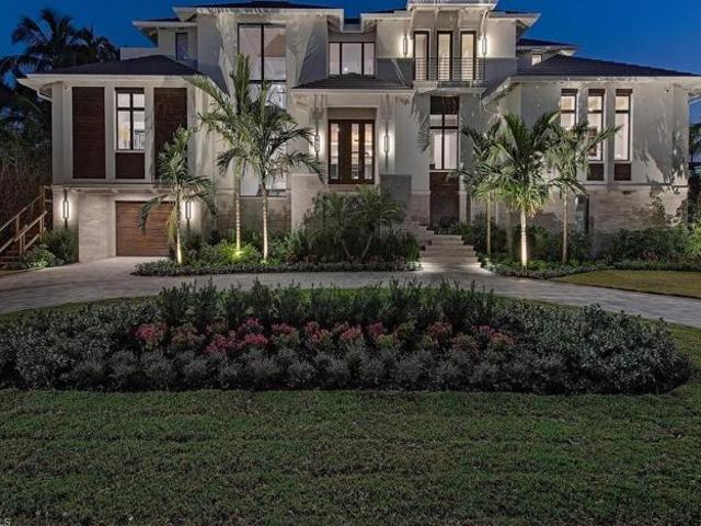 2060 Gordon Dr, Naples, FL 34102