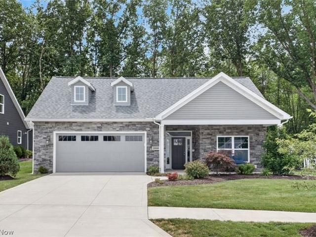 2060 Hawthorn Ct, Green, OH 44720