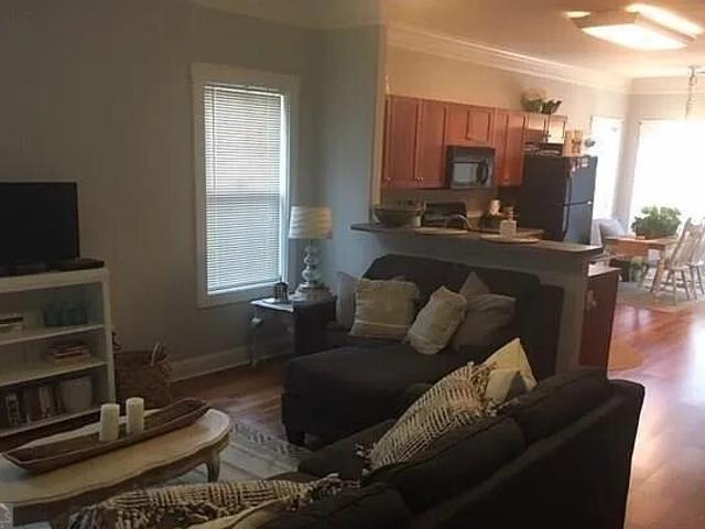 2060 Lakeside Drive