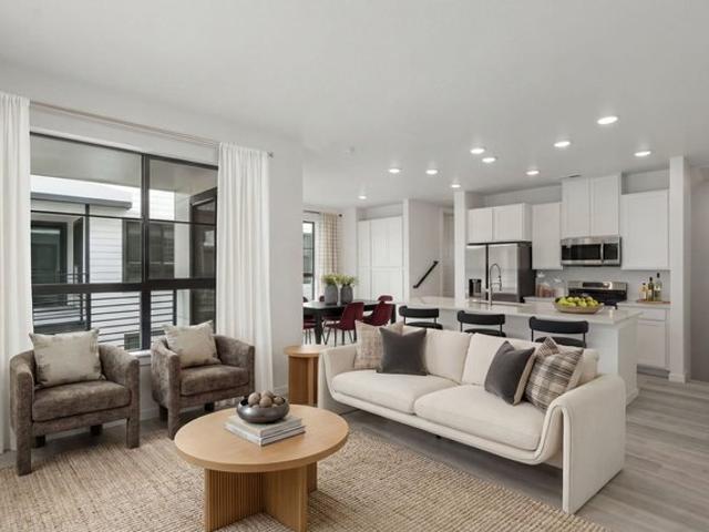 2060 S Holly St Unit 1, Denver, CO 80222