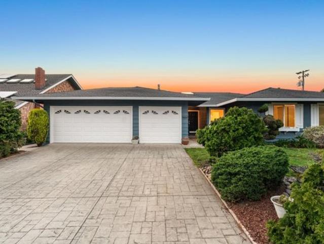 2060 Touraine Ln, Half Moon Bay, CA 94019