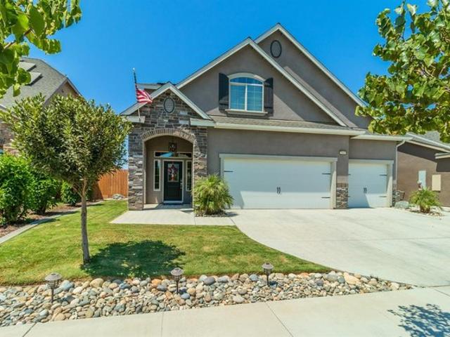 2060 W Hopkins Way, Hanford, CA 93230