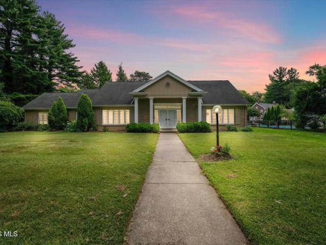 2060 Whitehall Rd, Ottawa Hills, OH 43606