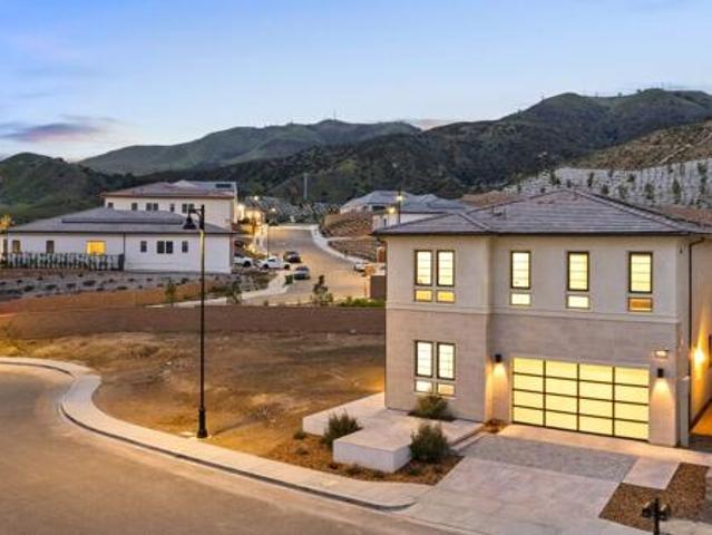 20611 W Overlook Ct, Northridge, CA 91326