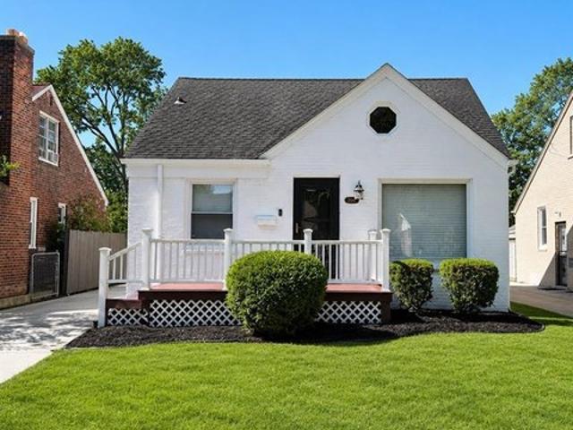 20616 Beaufait St, Harper Woods, MI 48225