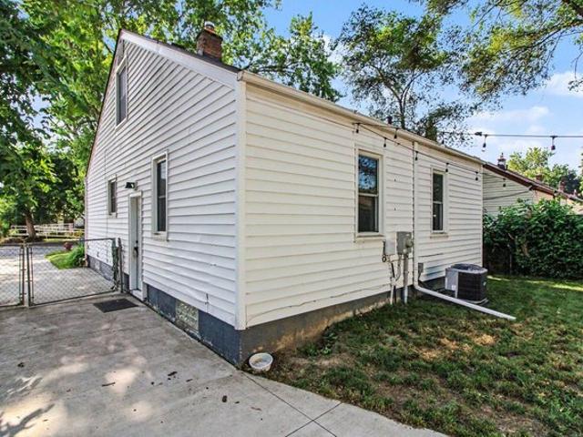 20619 Woodworth St, Redford, MI 48240