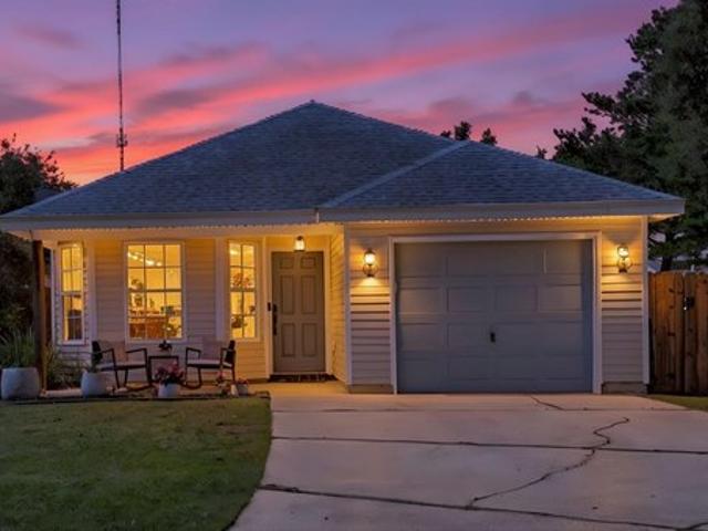 2061 Bright Water Dr, Gulf Breeze, FL 32563