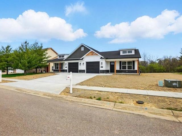 2061 Pine Forest Dr, Miamisburg, OH 45342