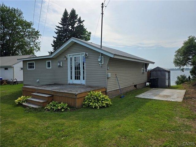 20627 Hess Shore Dr, Sackets Harbor, NY 13685