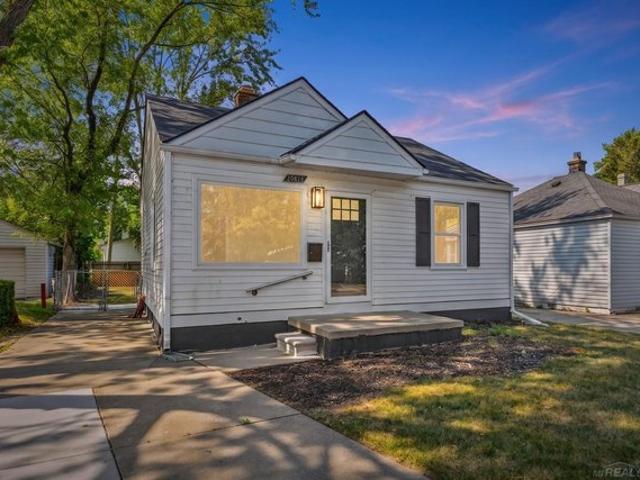20626 Ridgemont Rd, Harper Woods, MI 48225