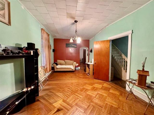 2062 East 15th Street