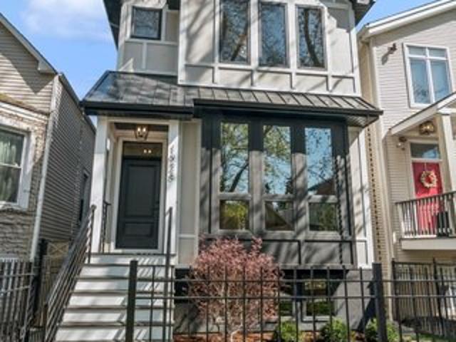 2062 W Belle Plaine Ave, Chicago, IL 60618