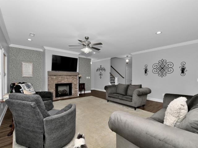 2063 Austin Dr