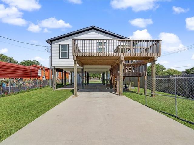 206 19th St, Dickinson, TX 77539