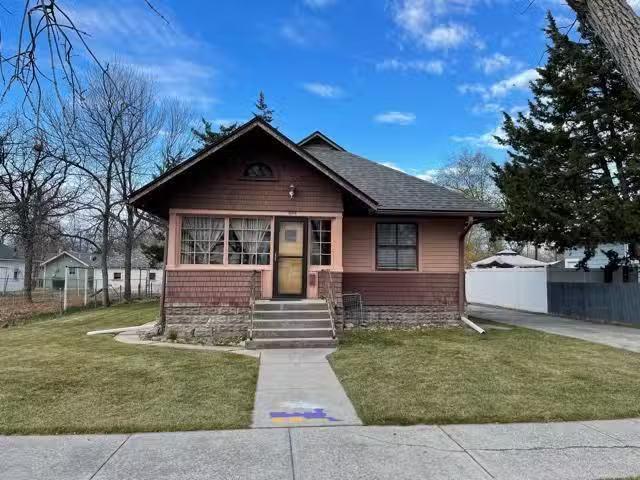 206 2nd Ave