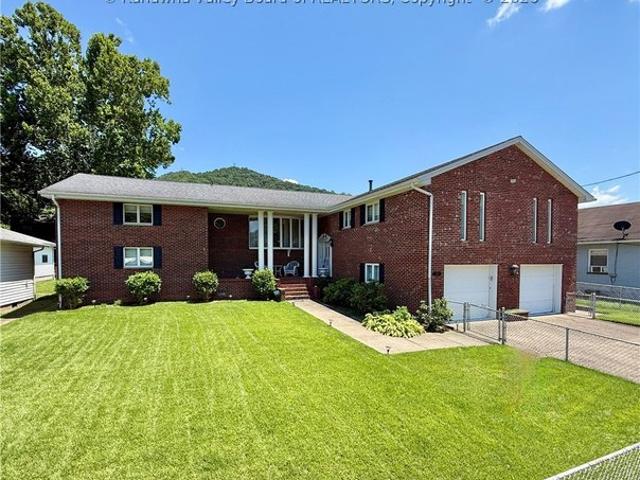 206 2nd Ave, Glasgow, WV 25086