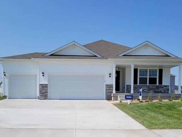 206 41st St SW, Altoona, IA 50009