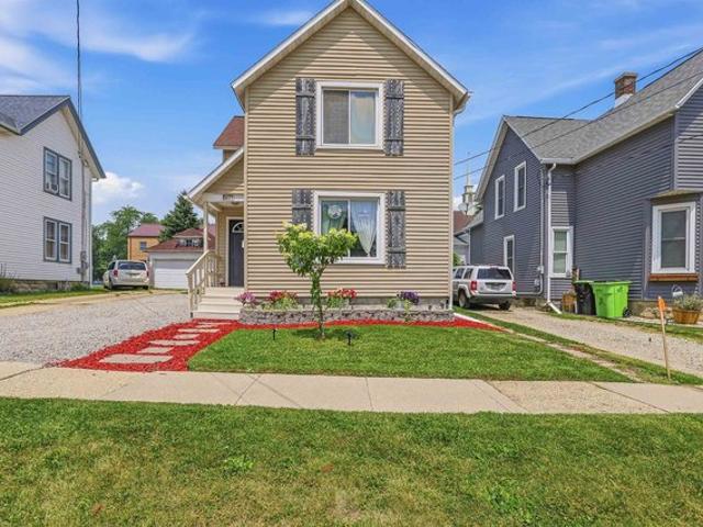 206 4th St, Beaver Dam, WI 53916