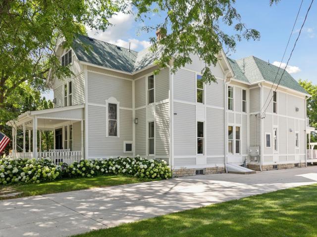 206 5th Street S