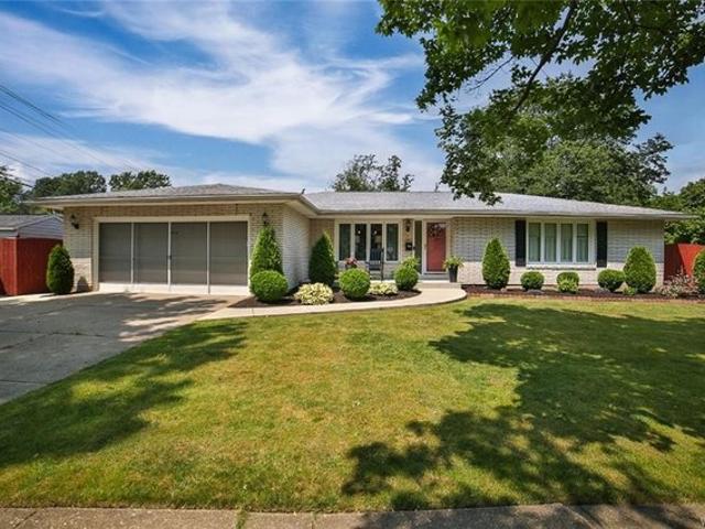 206 Countryside Ln, Williamsville, NY 14221