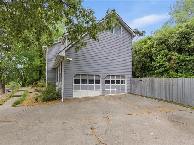 206 Comstock Court