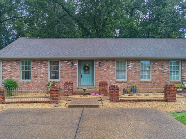 206 Circle Dr, Benton, KY 42025