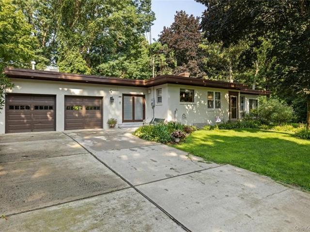 206 Cliff Rd W, Wading River, NY 11792