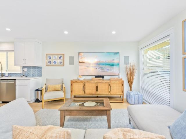 206 Adams St, Unit 1, Newport Beach, CA 92661 | MLS #NP25187 | Compass