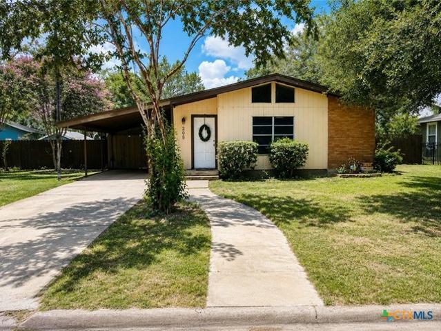 206 Bohman St, Cuero, TX 77954