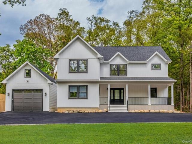 206 Beverly Rd, Huntington Station, NY 11746