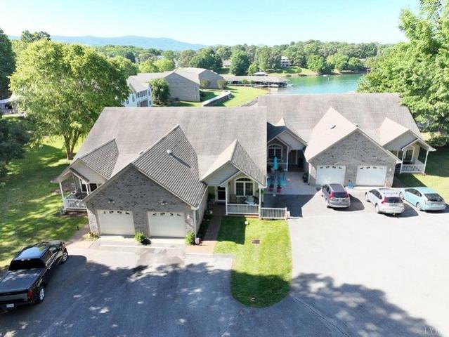 206 Blarney Stone Ct, Huddleston, VA 24104