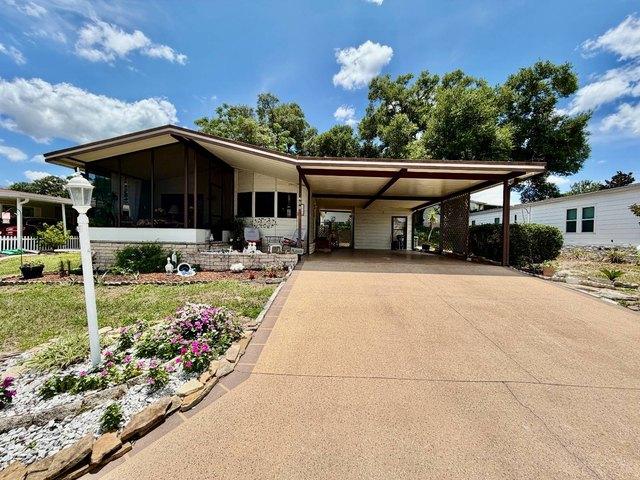 206 Bradley Ln, Lady Lake, FL 32159