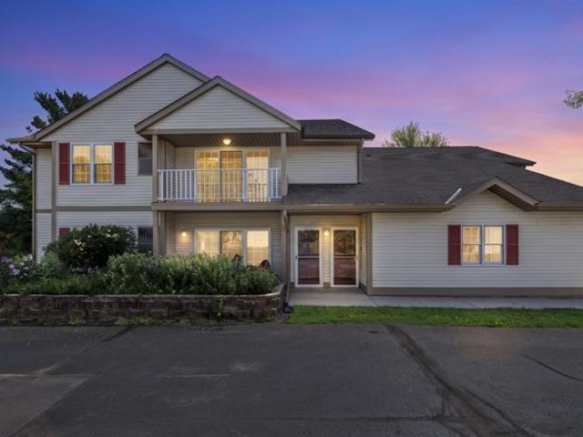 206 Bur Oak Ln Unit C, Grafton, WI 53024