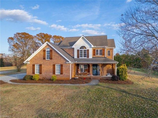 206 Garden Valley Dr, Winston Salem, NC 27107