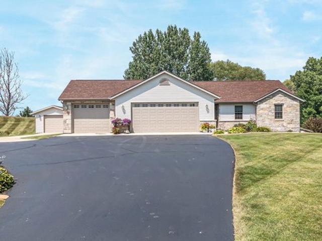 206 Donovan Cir, Rosendale, WI 54974