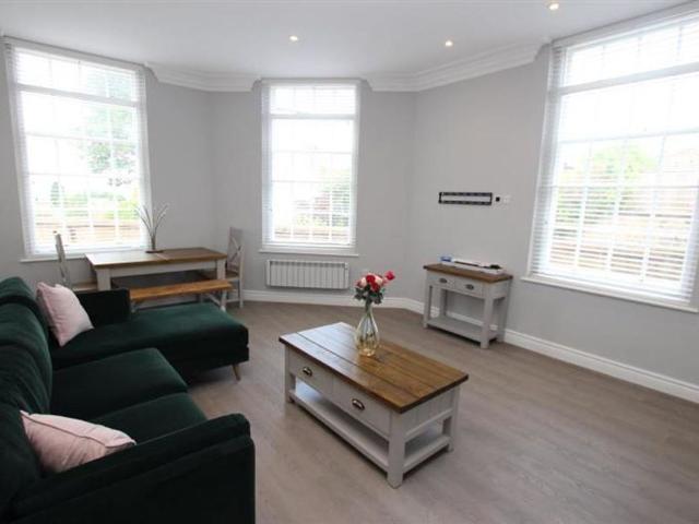 206 Derby Road, Nottingham NG7, 2 bed flat to rent, £1,400 pcm | PrimeLocation
