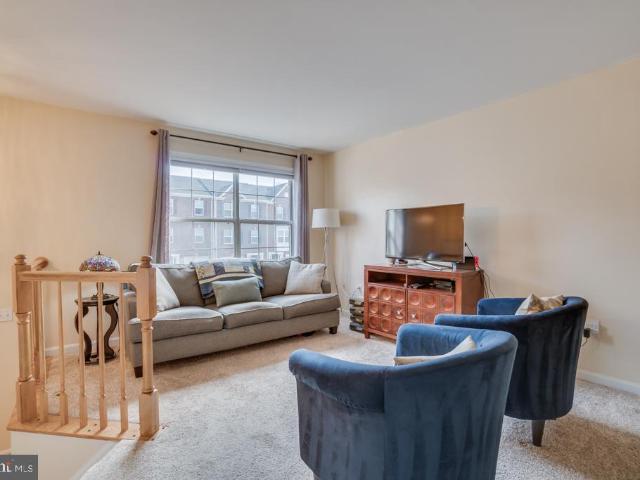 206 Dundee Place