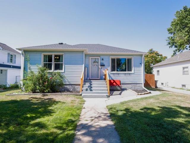 206 E 28th St, Kearney, NE 68847