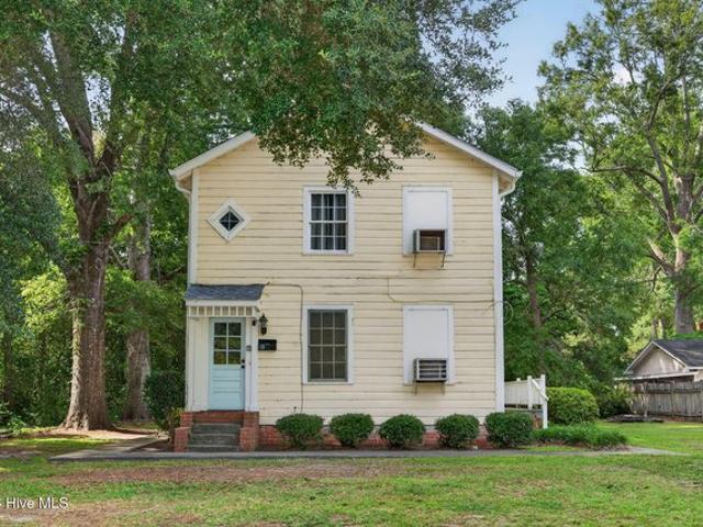 206 E Calhoun St, Whiteville, NC 28472