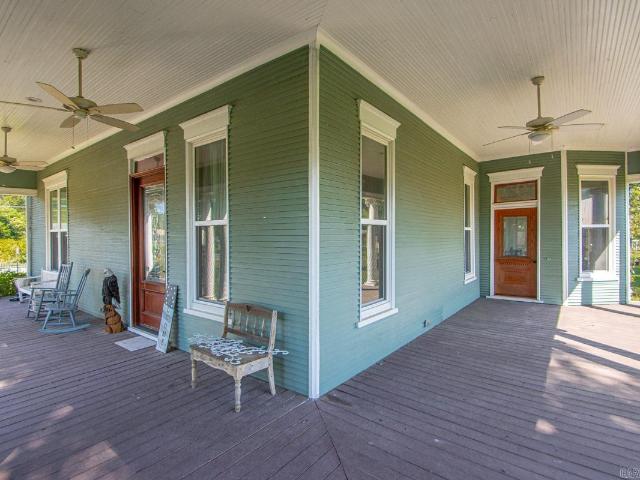 206 E Cherry