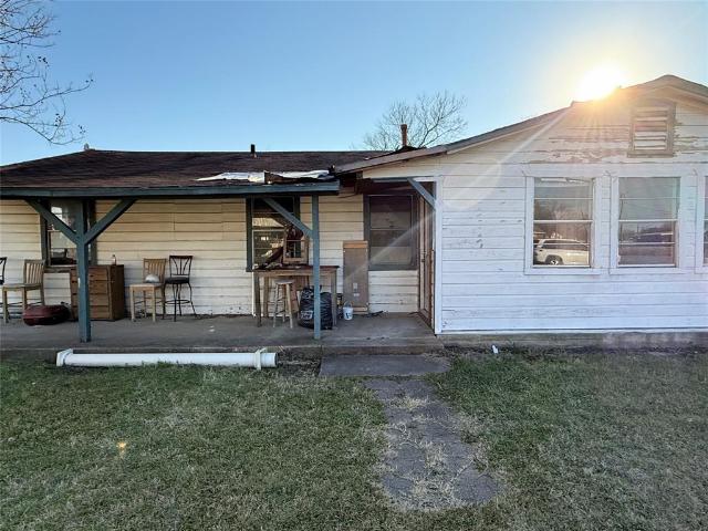 206 E Colorado St, Groesbeck, TX 76642 | Compass