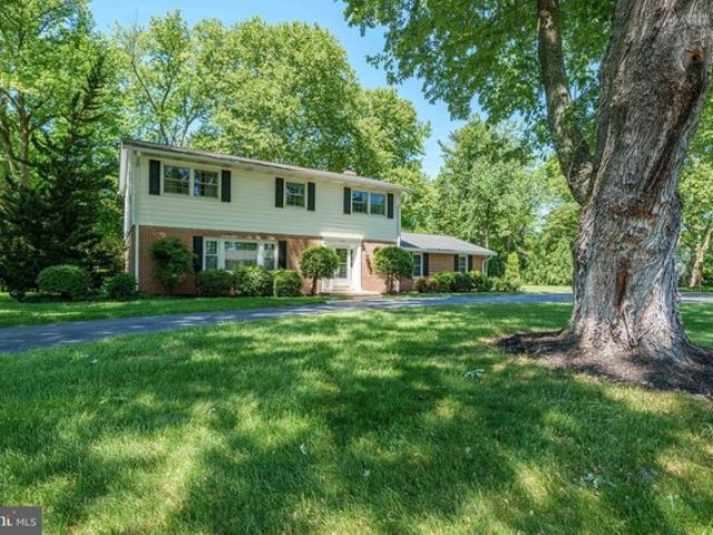 206 E Fairways Cir, Smyrna, DE 19977