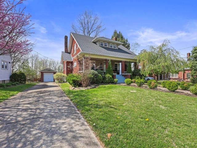 206 E Grundy Avenue