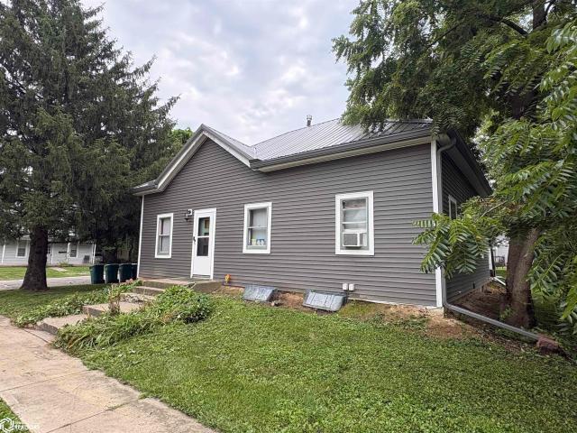 206 E Hempstead Avenue