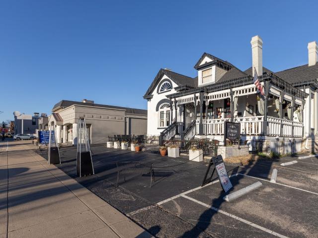 206 E Main St