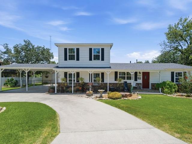 206 E North St, Aubrey, TX 76227