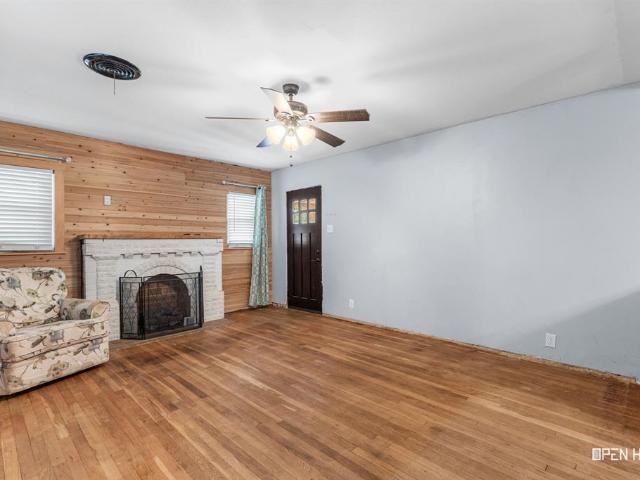 206 E Summit Avenue