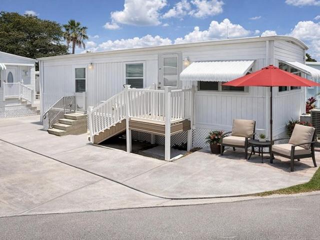 206 Eagle Dr E, Briny Breezes, FL 33435