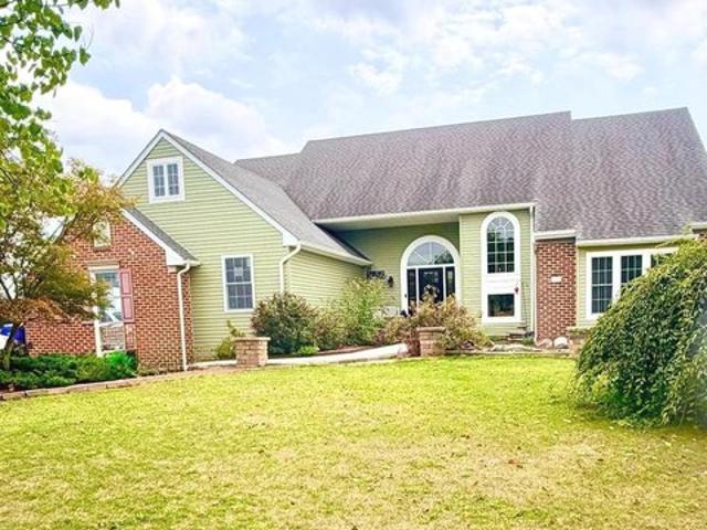 206 Fairview Dr, Hanover, PA 17331