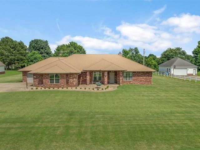 206 Fredonia St, Elm Springs, AR 72762